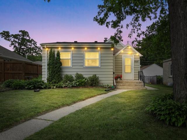 802 S 90th St, West Allis, WI 53214