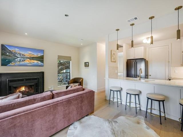 802 S 1st St Apt 207, Austin, TX 78704