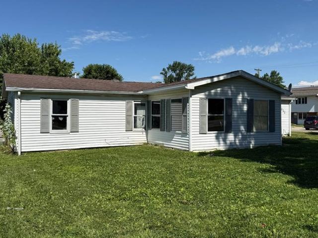 802 S 3rd St, Marshall, IL 62441