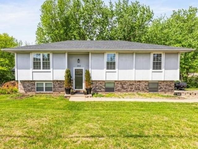 802 S Woodbine Rd, Saint Joseph, MO 64507