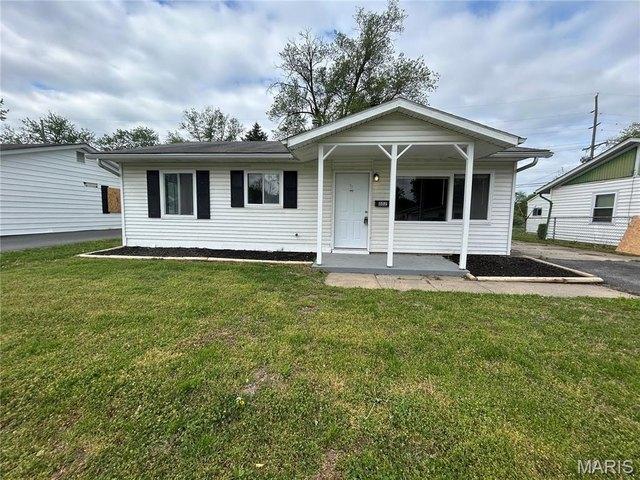 802 Saint Thomas Ln, Cahokia, IL 62206