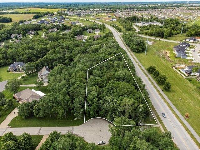 802 SE Willow Ridge Dr, Blue Springs, MO 64014