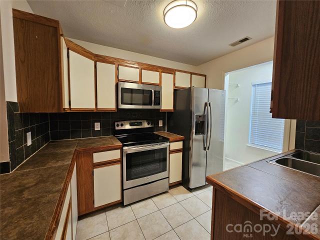 802 Selwyn Oaks Court