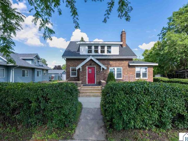 802 Range Street