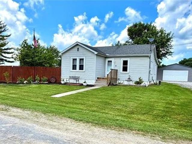 802 Randall Dr, Brighton, IL 62012