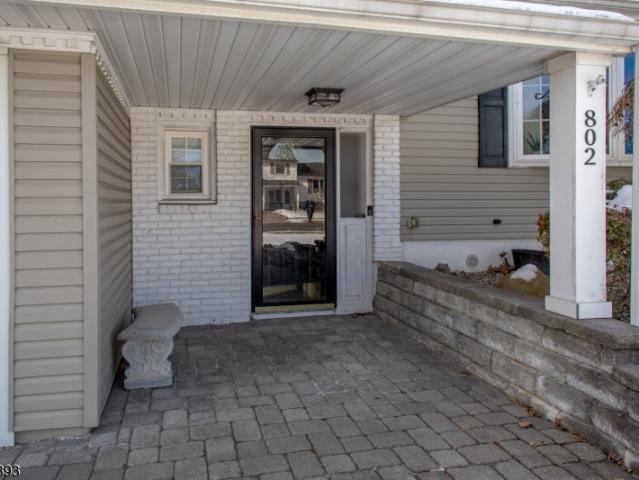 802 Riverbend Dr