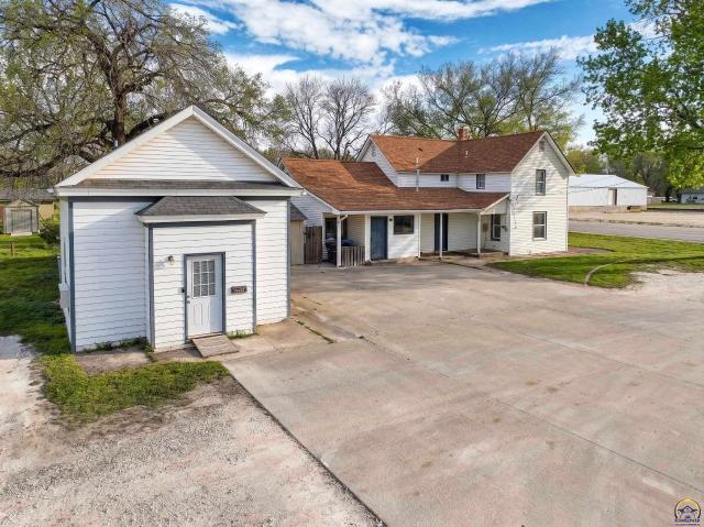 802 W Bertrand St, Marys, KS 66536 | MLS #244039 | Compass