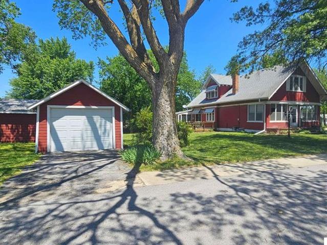 802 W I St, Wymore, NE 68466