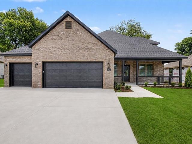 802 W Kelleyann St, Siloam Springs, AR 72761