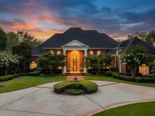 8034 Castlehill Rd, Hoover, AL 35242