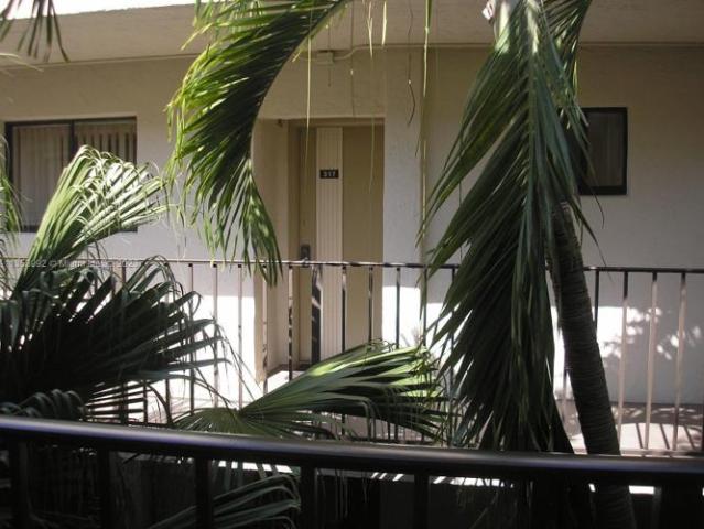 8035 107th Ave SW #317, Miami, FL 33173