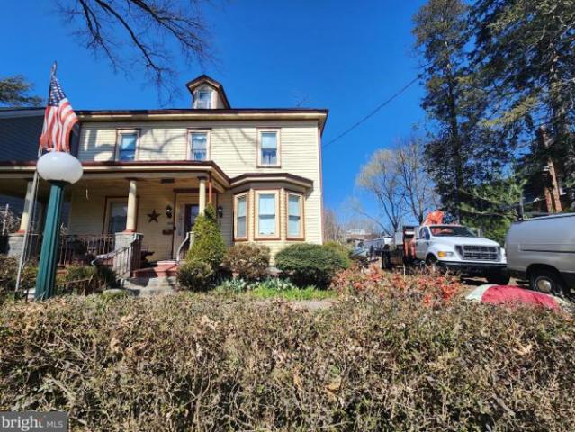8036 Fairview St, Philadelphia, PA 19136