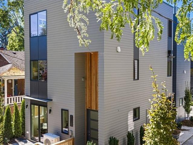 8037 Wallingford Ave N, Seattle, WA 98103