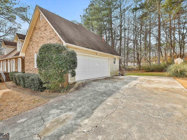 8039 Woods Lane