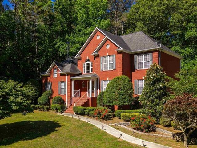 8030 Emerald Lake Dr W, Pinson, AL 35126