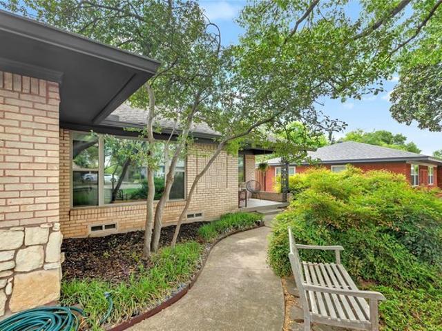 8030 Hunnicut Rd, Dallas, TX 75228