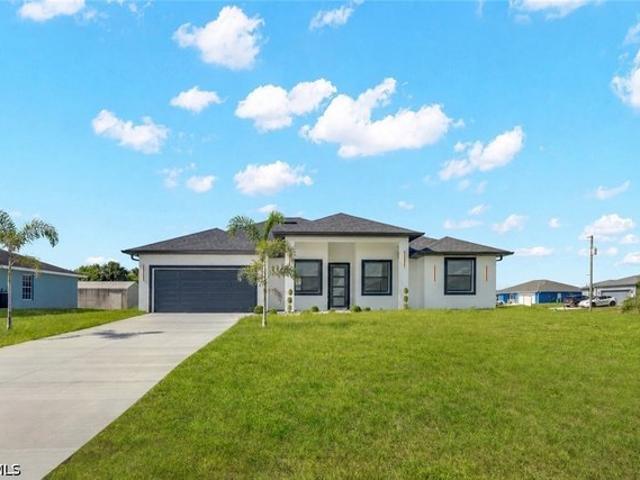 8030 Sherwood Cir, Labelle, FL 33935