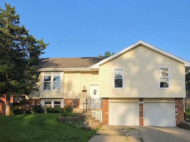 8031 N Garfield St, Kansas City, MO 64118