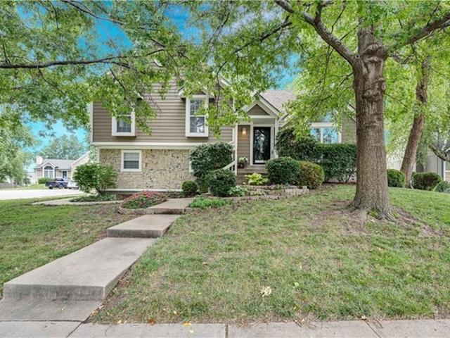 8031 W 149th Ter, Overland Park, KS 66223