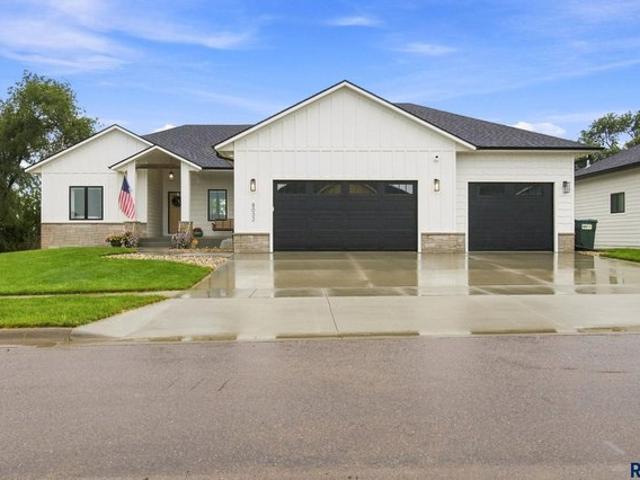 8032 E Norway Pine Trl, Sioux Falls, SD 57110