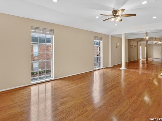 8033 N New Braunfels, Unit # 400 E