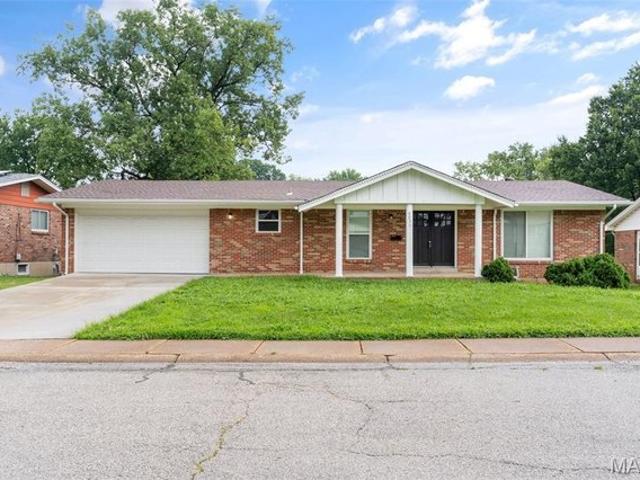 8033 Amherst Ave, University City, MO 63130