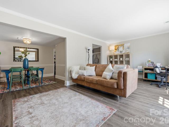 8033 Regent Park Ln, Charlotte, NC 28210 | MLS #4359