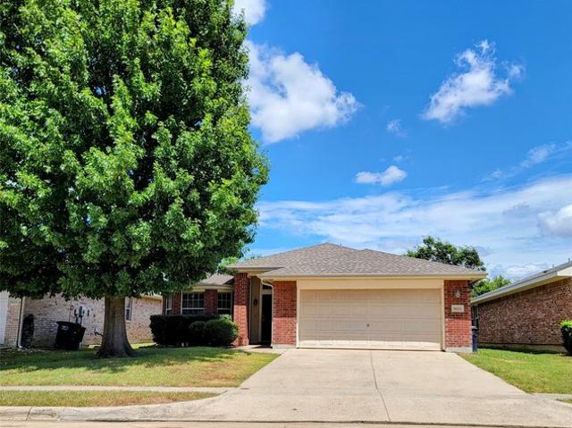 8033 Summer Stream Dr, Fort Worth, TX 76134