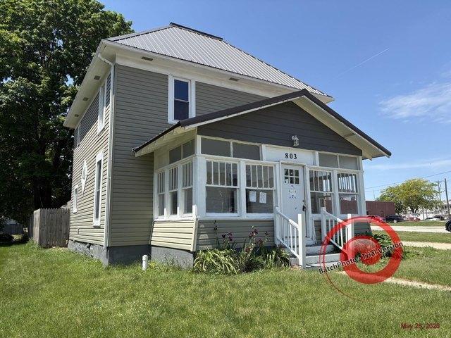 803 6th St, Grundy Center, IA 50638