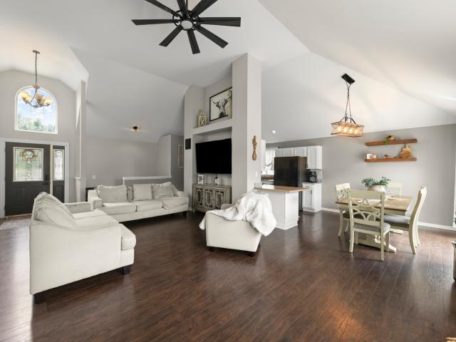 803 Canyon Trail