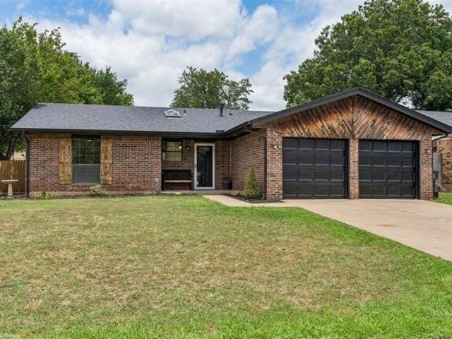 803 Hawthorne Ln, Edmond, OK 73003