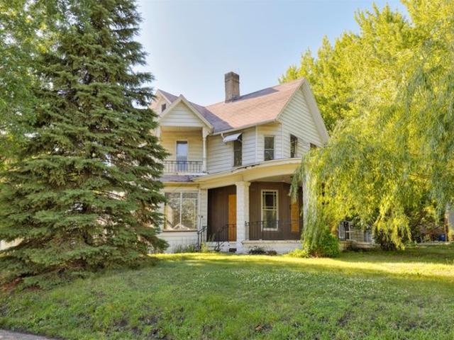 803 Oak Park Ave, Des Moines, IA 50313