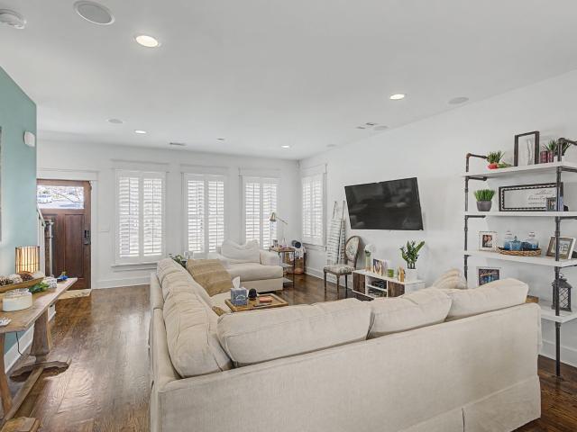 803 Lancaster Way