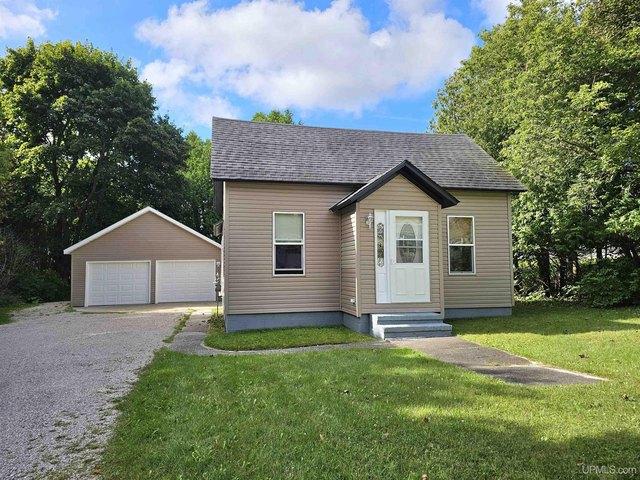 803 Manistique Ave, Manistique, MI 49854