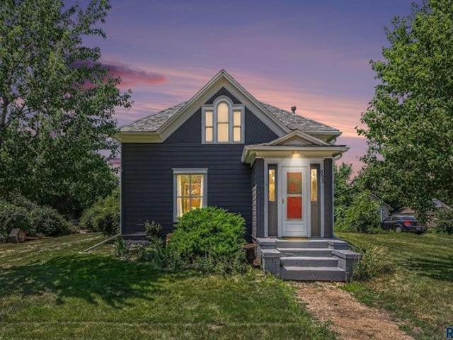 803 N Egan Ave, Madison, SD 57042