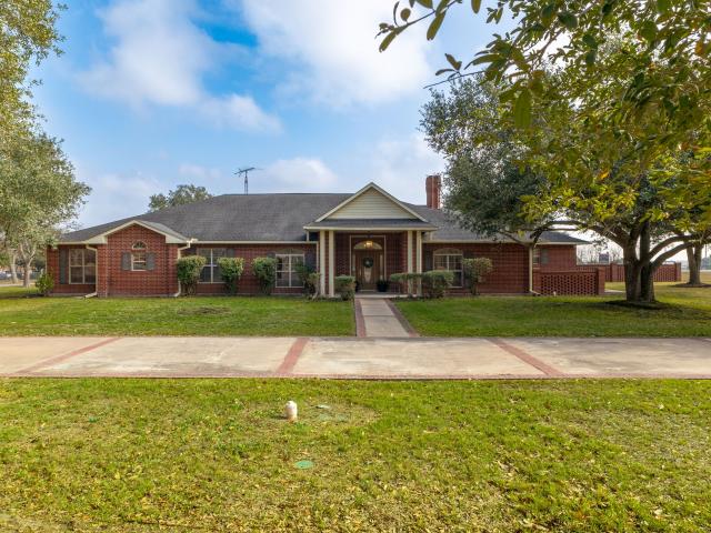 803 S Converse St, Flatonia, TX 78941 | MLS #1348 | Compass