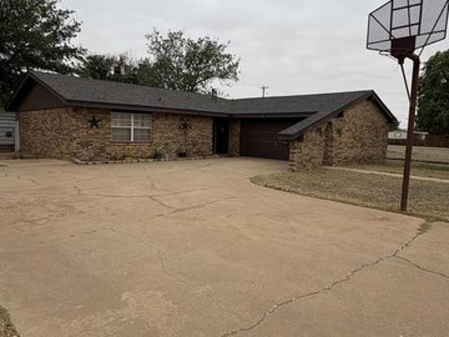 803 S Howell St, Brownfield, TX 79316