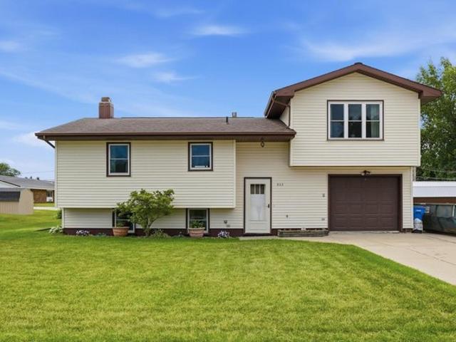 803 Sunset St, New Hampton, IA 50659