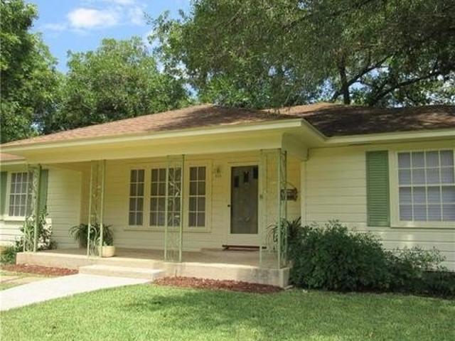 803 Peach St, Seguin, TX 78155