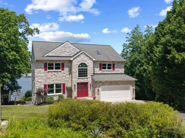 8044 Forest Glen Dr, Pasadena, MD 21122