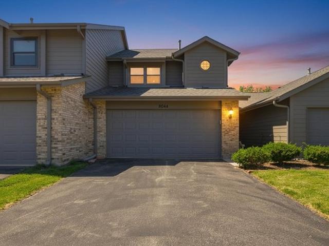8044 Wildwood Ln, Darien, IL 60561