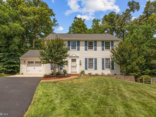 8044 Winding Way Ct, Springfield, VA 22153