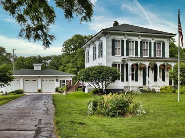 8045 Chilson Rd, Pinckney, MI 48169