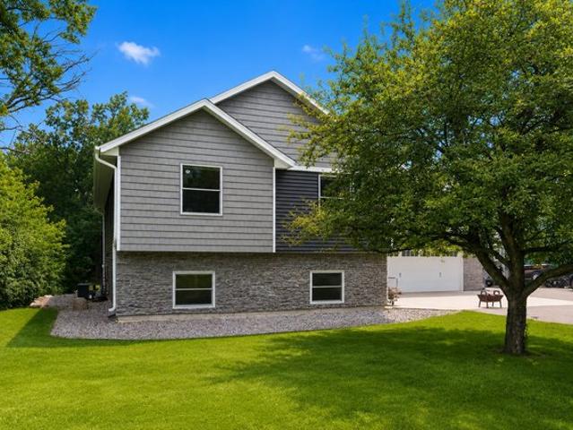 8045 59th St N, Lake Elmo, MN 55042