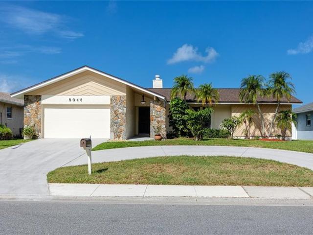 8046 Bayhaven Dr, Seminole, FL 33776