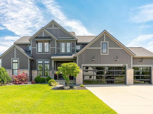 8046 Golden Oak Dr, Jenison, MI 49428