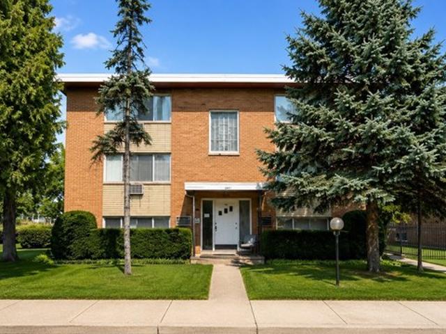 8047 W Foster Ln, Niles, IL 60714