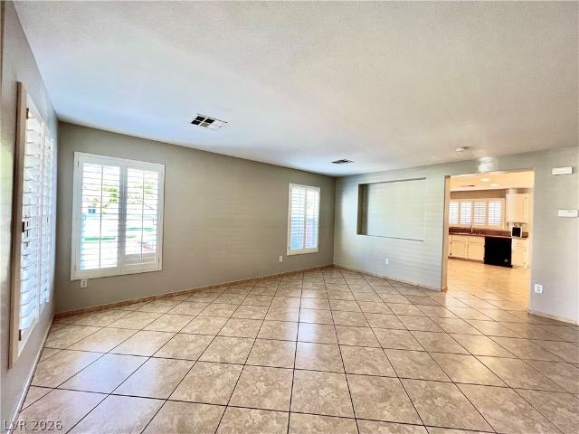 8048 Windmill Villa Street