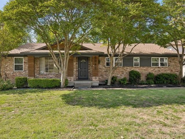 8049 Woodhue Rd, Dallas, TX 75228