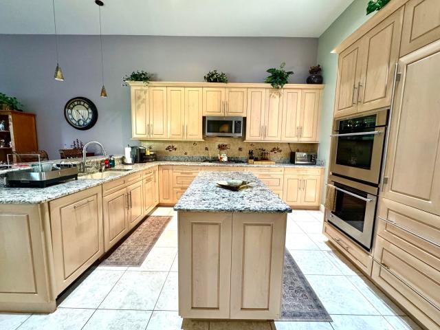 8041 Via Grande, Boynton Beach, FL 33437 | MLS #B26048